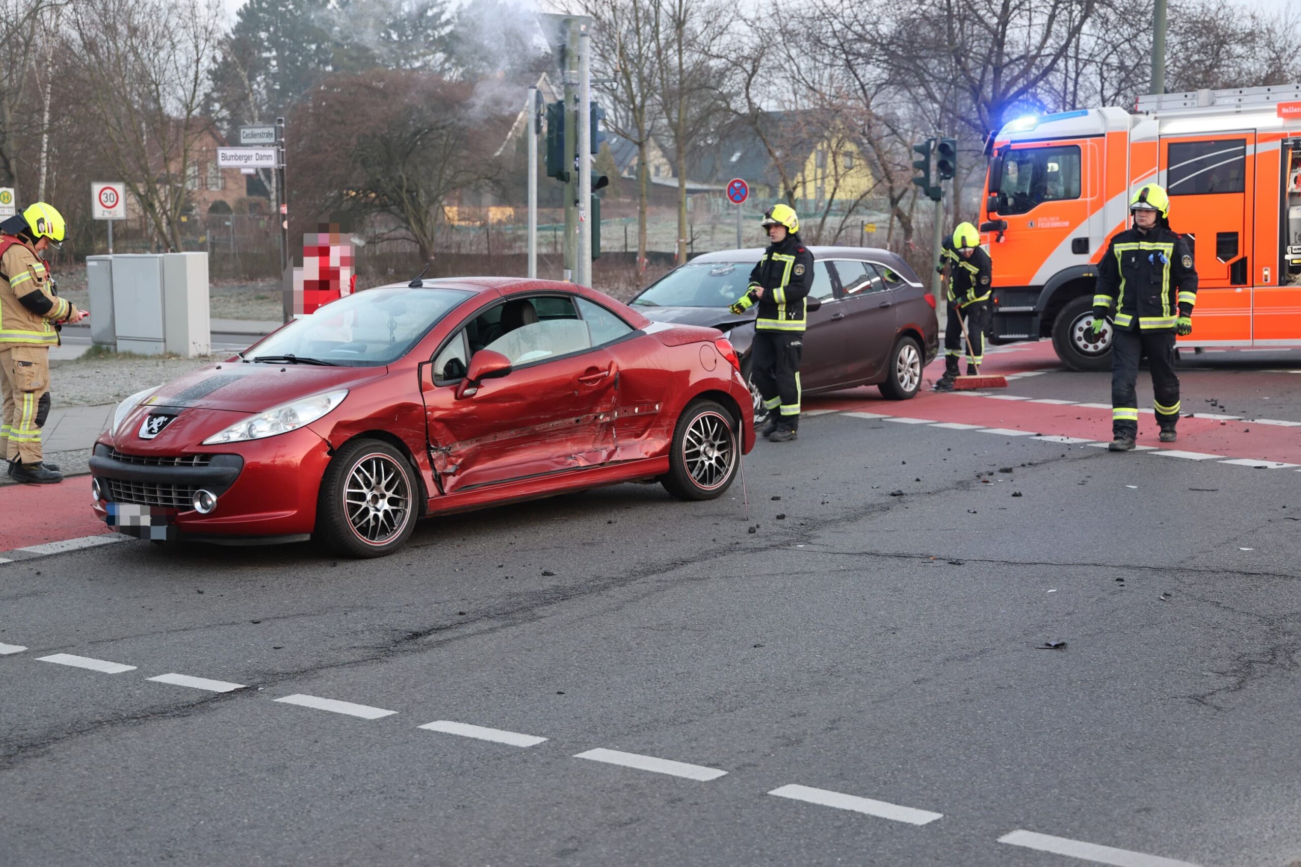 Verkehrsunfall auf dem Blumberger Damm- Kreuzung zeitweise gesperrt – Berlin Doku